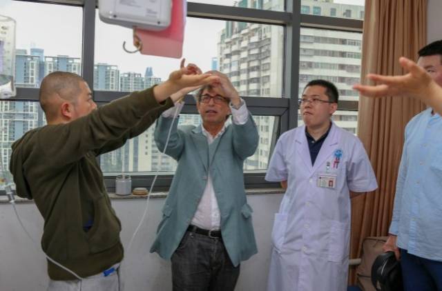 著名神经肿瘤专家-美国西北纪念医院Roger Stupp教授访问我院_南方plus_南方+