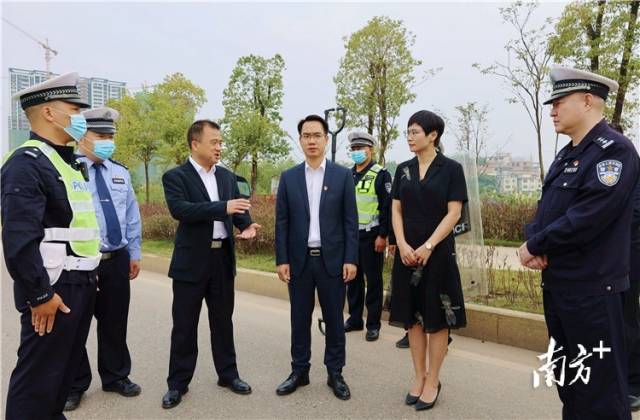 将未成年人安全放首位|潘正焕、戴少枚现场办公推进最严交通安全整治 连州门户网站 Cn